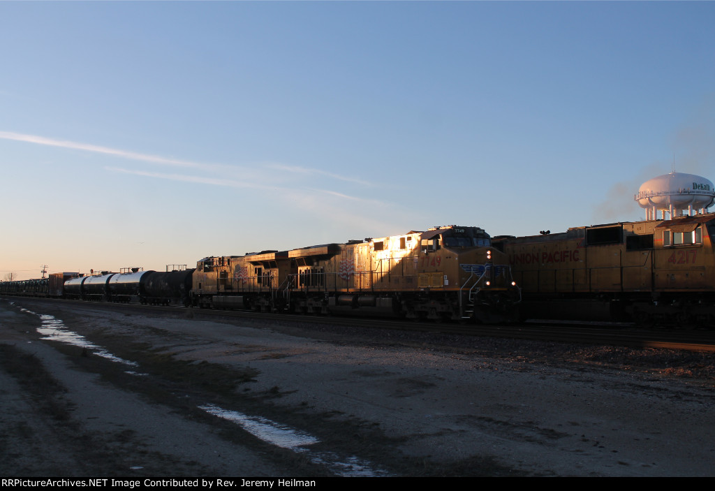 UP 7749 & others (2)